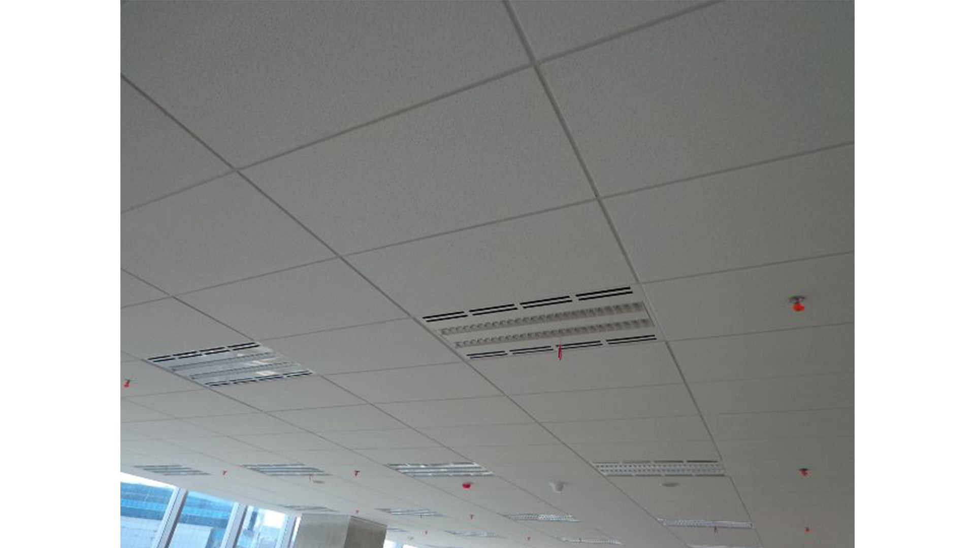 Armstrong Fine FissuredComfortech Building Performance Solutions®