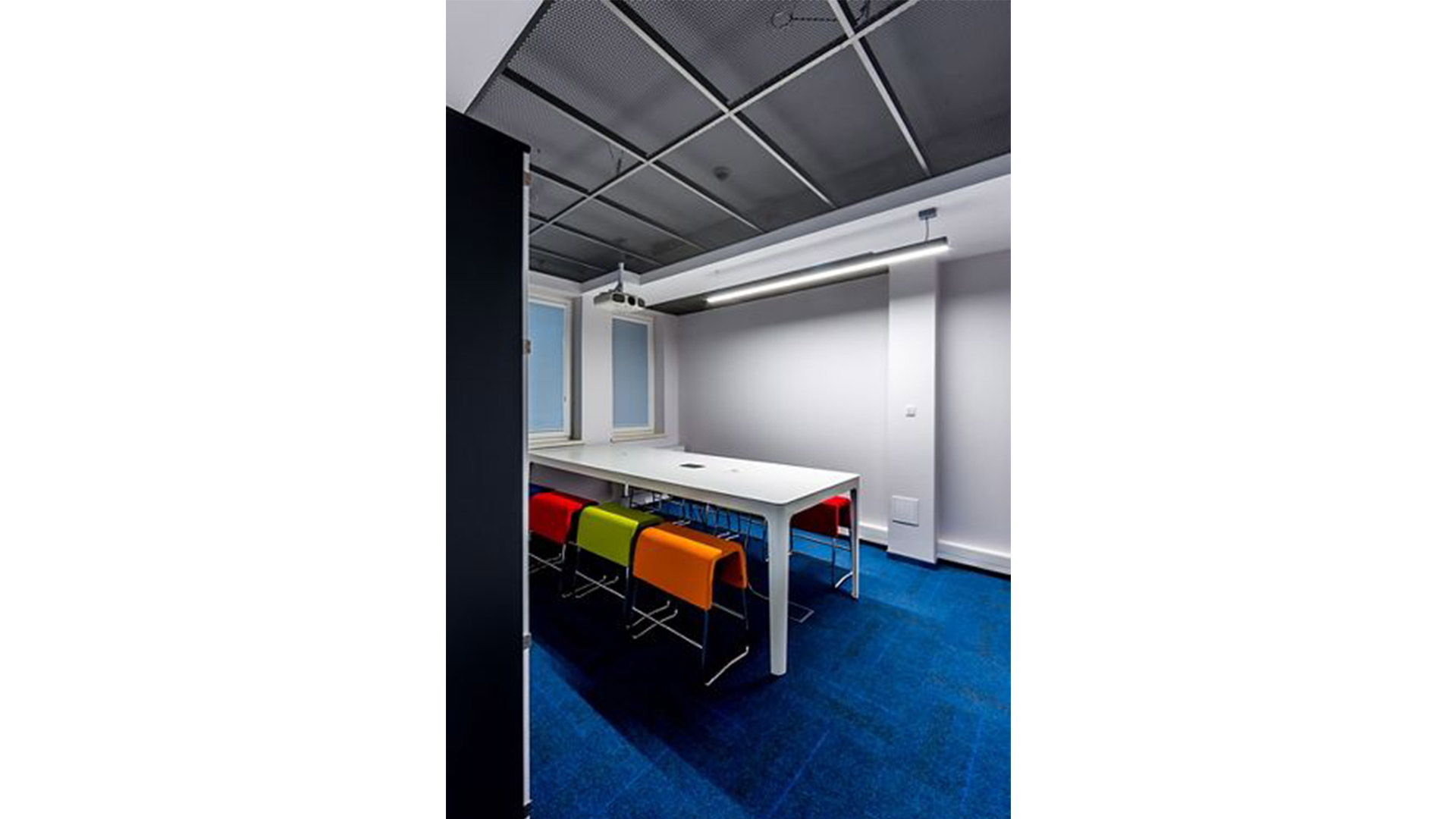 Armstrong Metalworks MeshComfortech Building Performance Solutions®